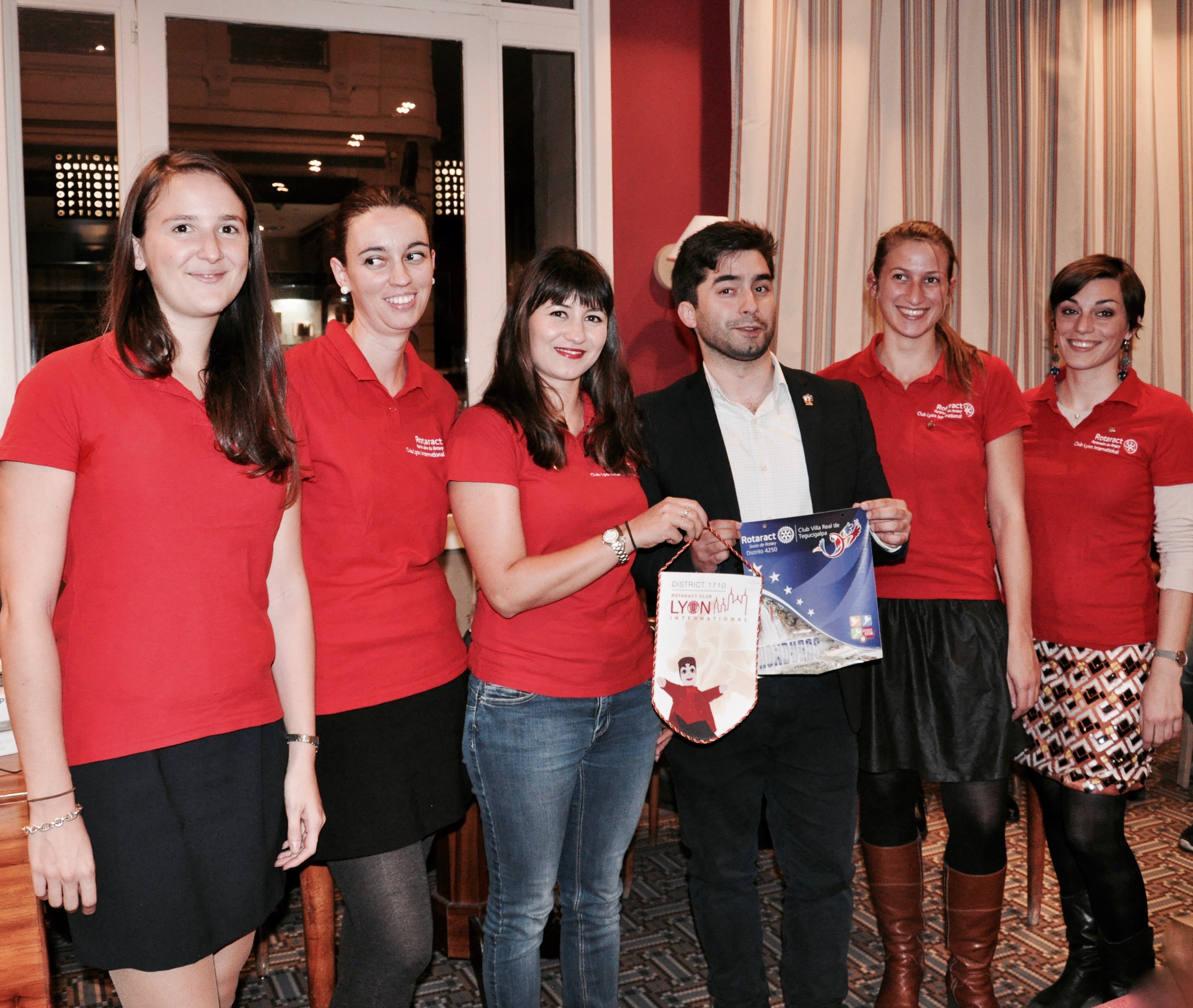 Moment d'échange avec Alejandro, en réunion statutaire - Rotaract Club ...